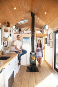 Video: Sustainable living in a tiny house on wheels, take a tour of Cam ...