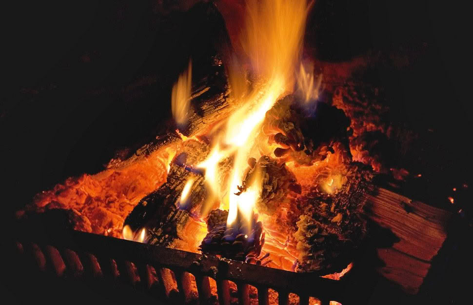 4 easy ways to make your own fire starter