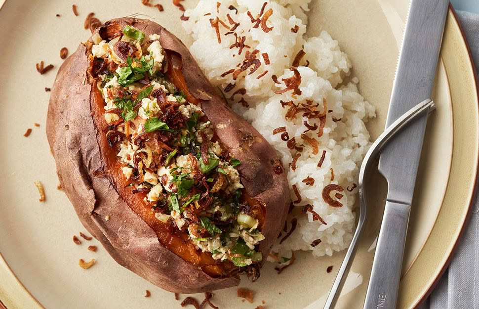 Recipe: Larb-Stuffed Kūmara with Crispy Shallots & Sticky Rice