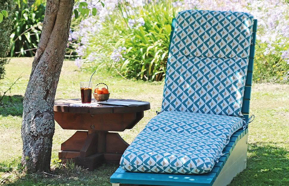 DIY: A sturdy outdoor sun lounger