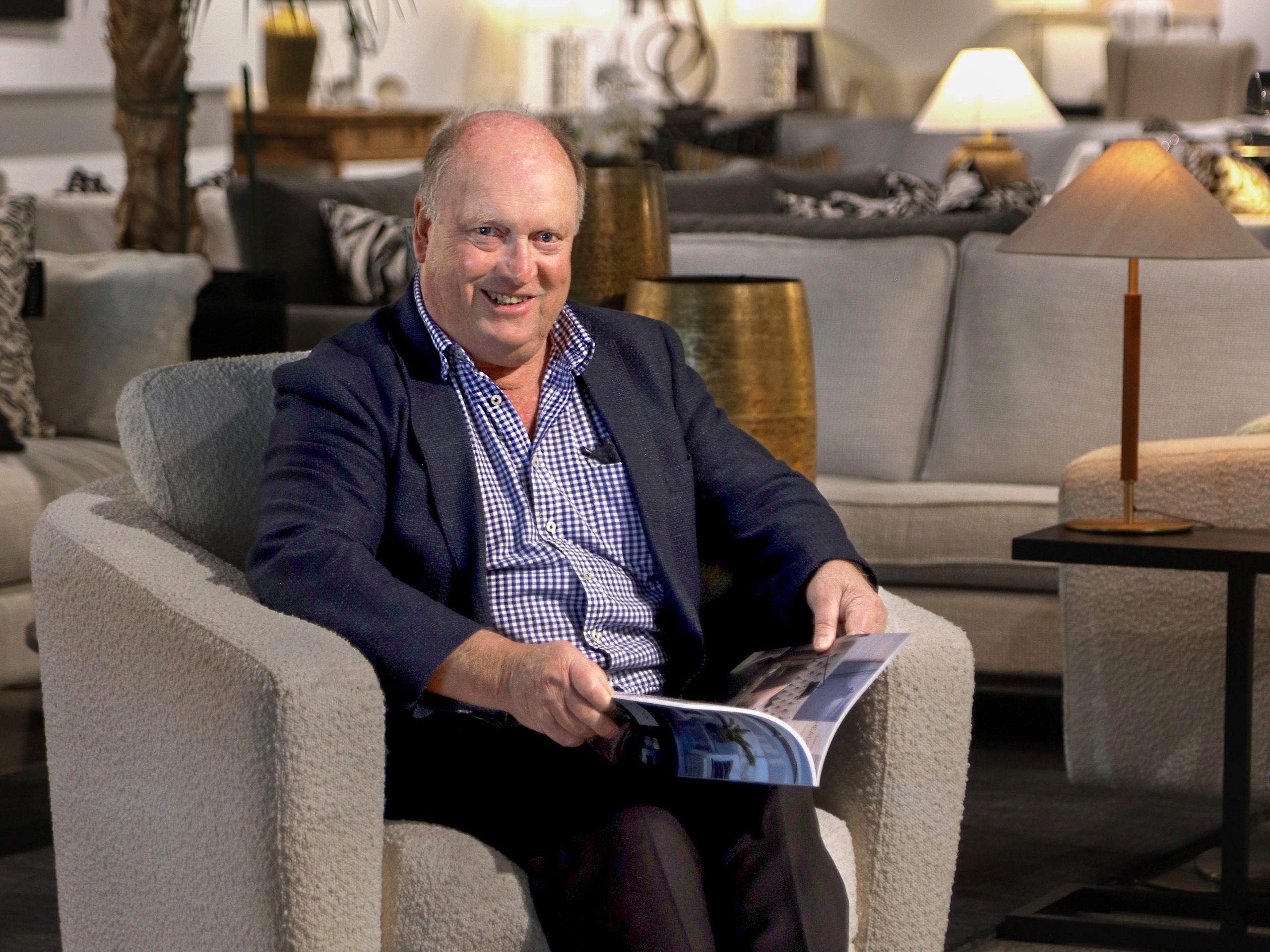 Settle Back & Swivel